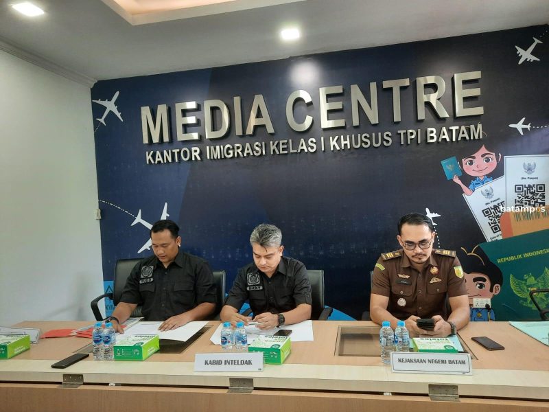 WN Singapura Punya KTP, Disduk Batam Serahkan Berkas ke Imigrasi ...