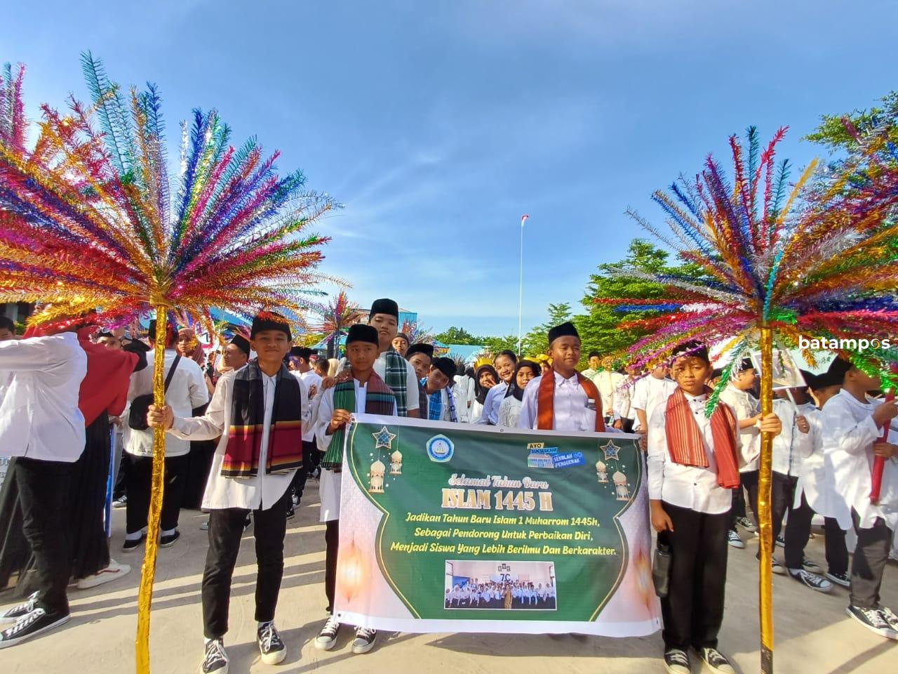 Pawai 1 Muharam SMPN 12 Batam – Metropolis
