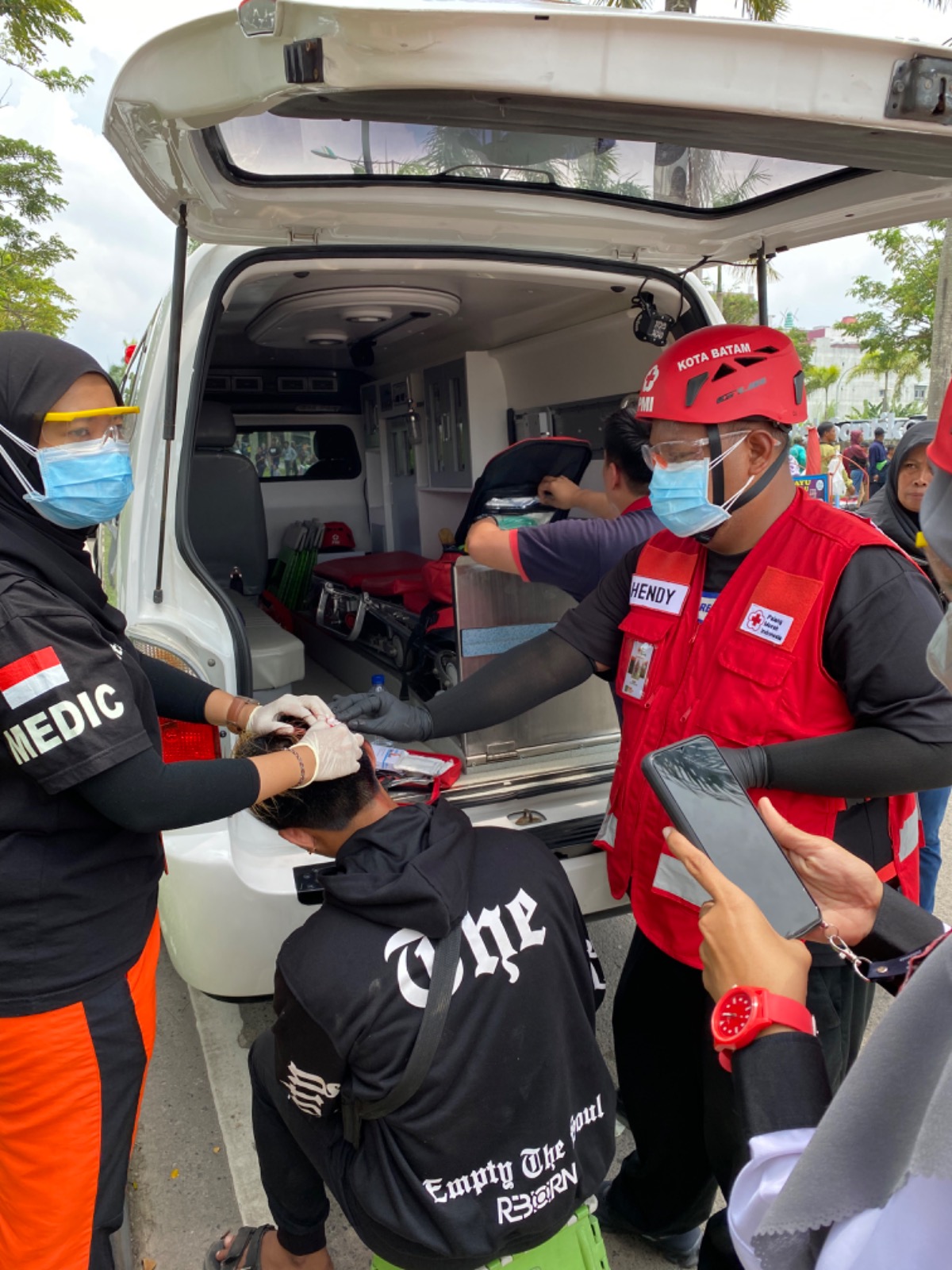 Aksi Demo Rempang, PMI Kota Batam Beri Pertolongan Pertama – Metropolis