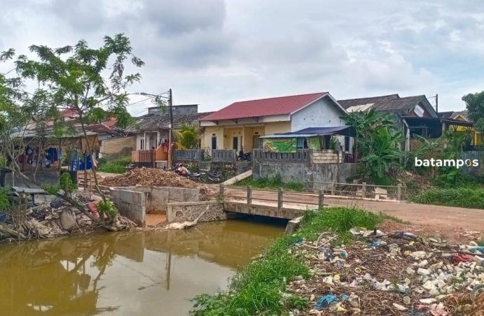Drainase Induk Rampung, Pembersihan Sumbatan Sampah Masuk Sungai Besar ...