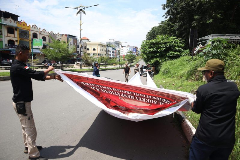 Tim Gabungan Kembali Tertibkan Spanduk dan Baliho Politik yang Langgar ...