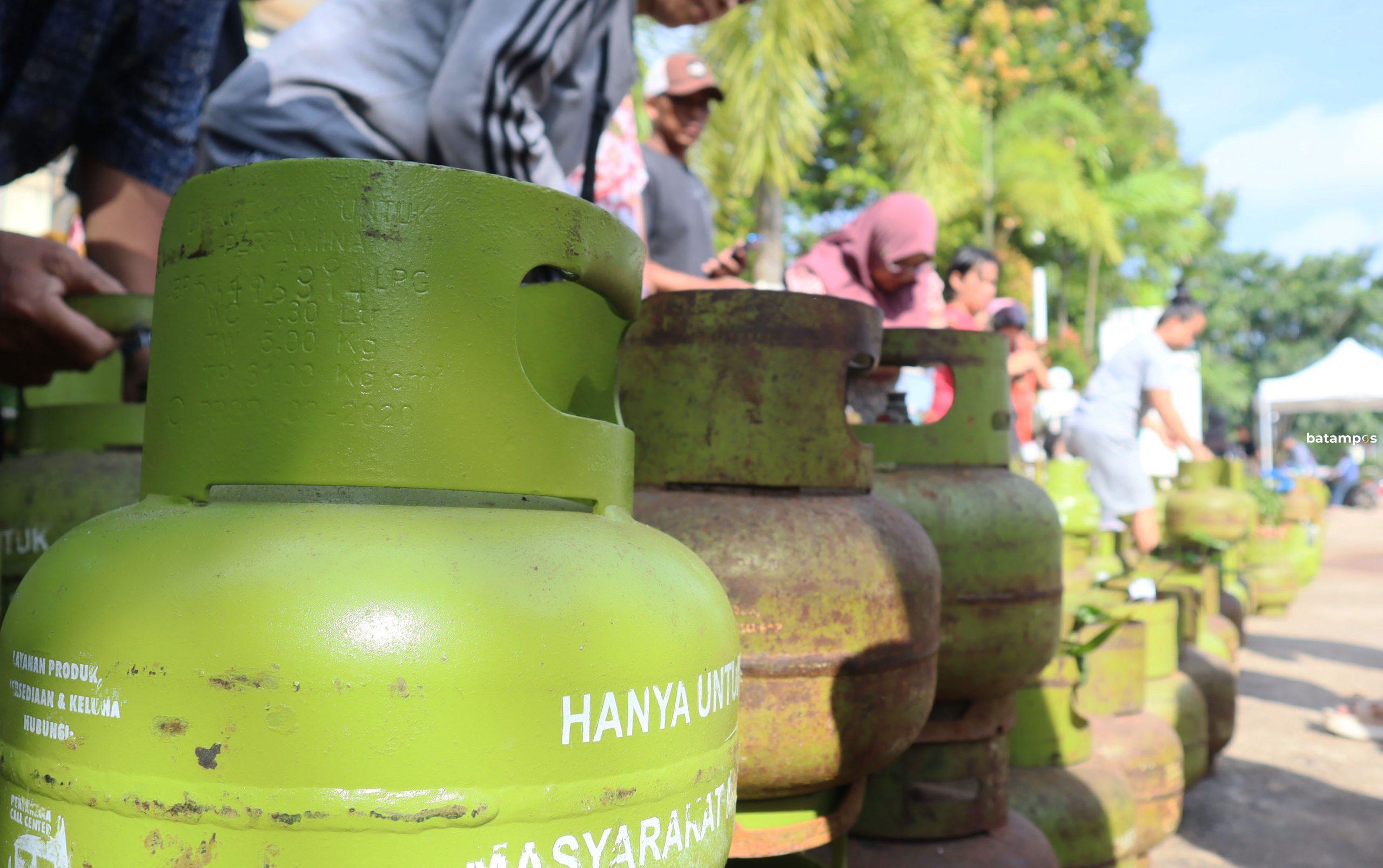 Program Tukar Tambah Tabung Gas dari Pertamina Diminati Warga Batam ...