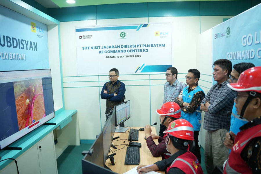 Direksi PLN Batam Tinjau Command Centre K3, Dorong Digitalisasi ...