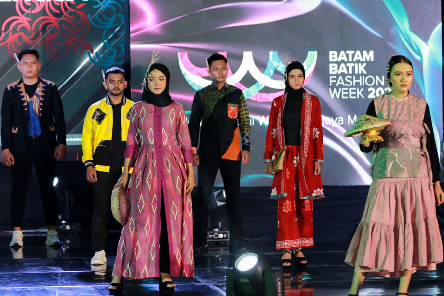 Batam Batik Fashion Week 2025 Roadshow Lingga, Wujud Sinergi UMKM dan ...