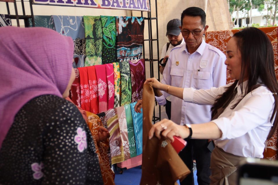Gebyar UMKM Batam 2025, Amsakar Minta Formula Baru Agar Usaha Kecil ...
