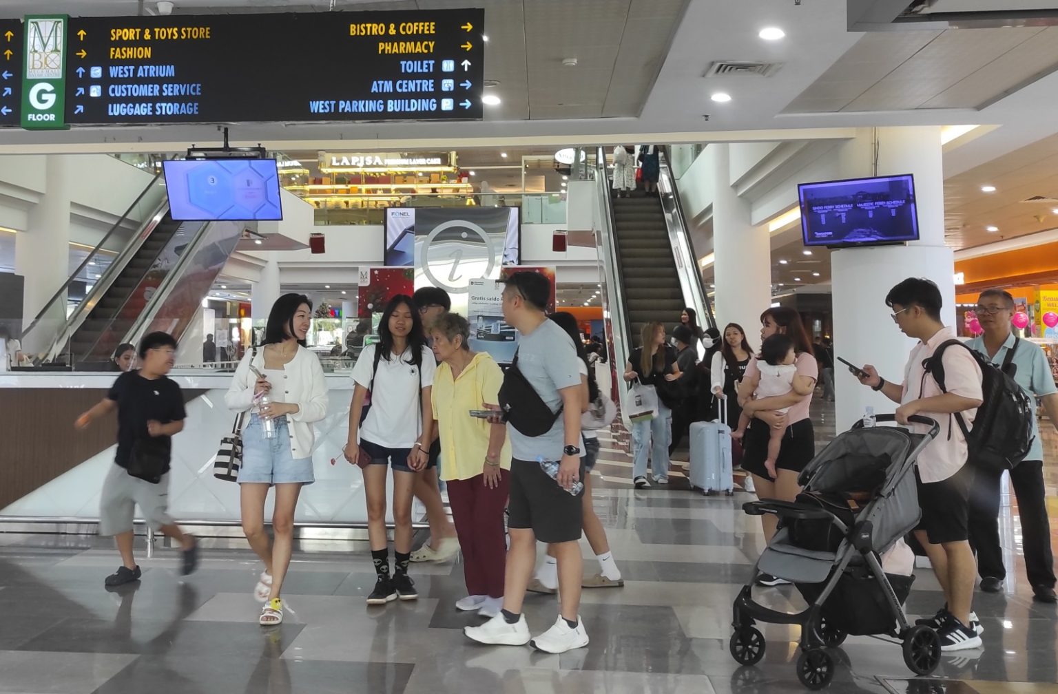 Libur Natal, Pusat Perbelanjaan Batam Dipadati Pengunjung – Metropolis